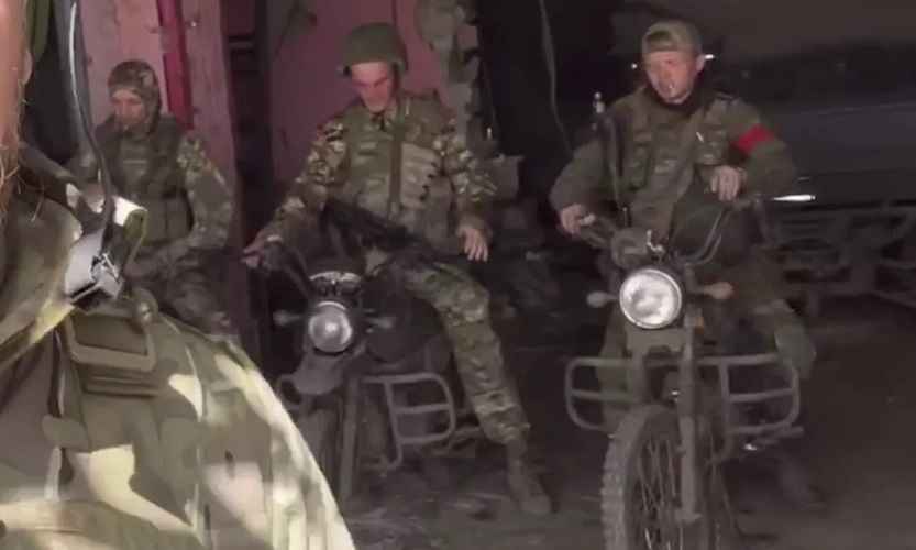 Russische troepen gebruiken motoren bij aanval - Frontnieuws Russische troepen gebruiken motoren bij aanval - Frontnieuws