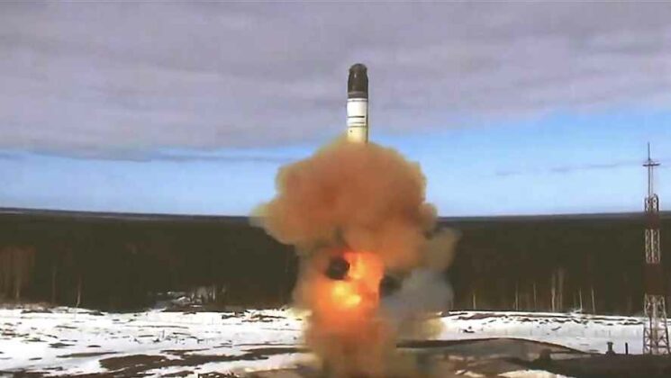 Schaduwen aan de grens: Russische militaire troepenopbouw en het spook ...