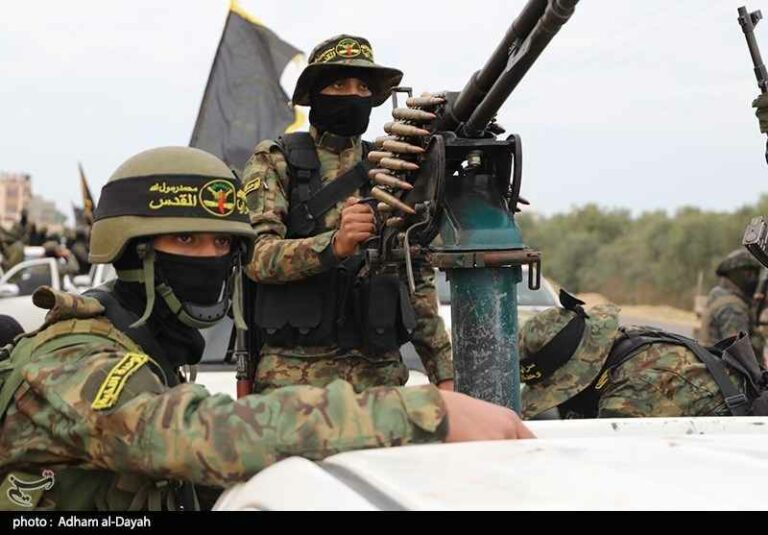 Het COVID-19 vaccin complot - Frontnieuws