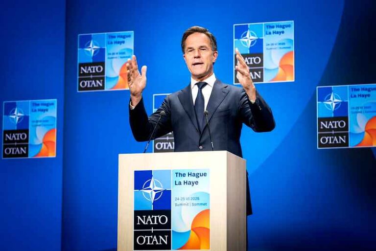 Is de NAVO echt ‘25 keer groter en oneindig superieur aan het Russische ...